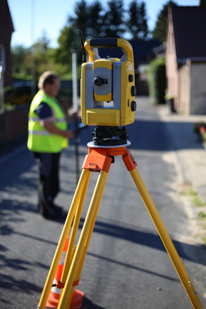 What does a Surveyor do, and how to become one